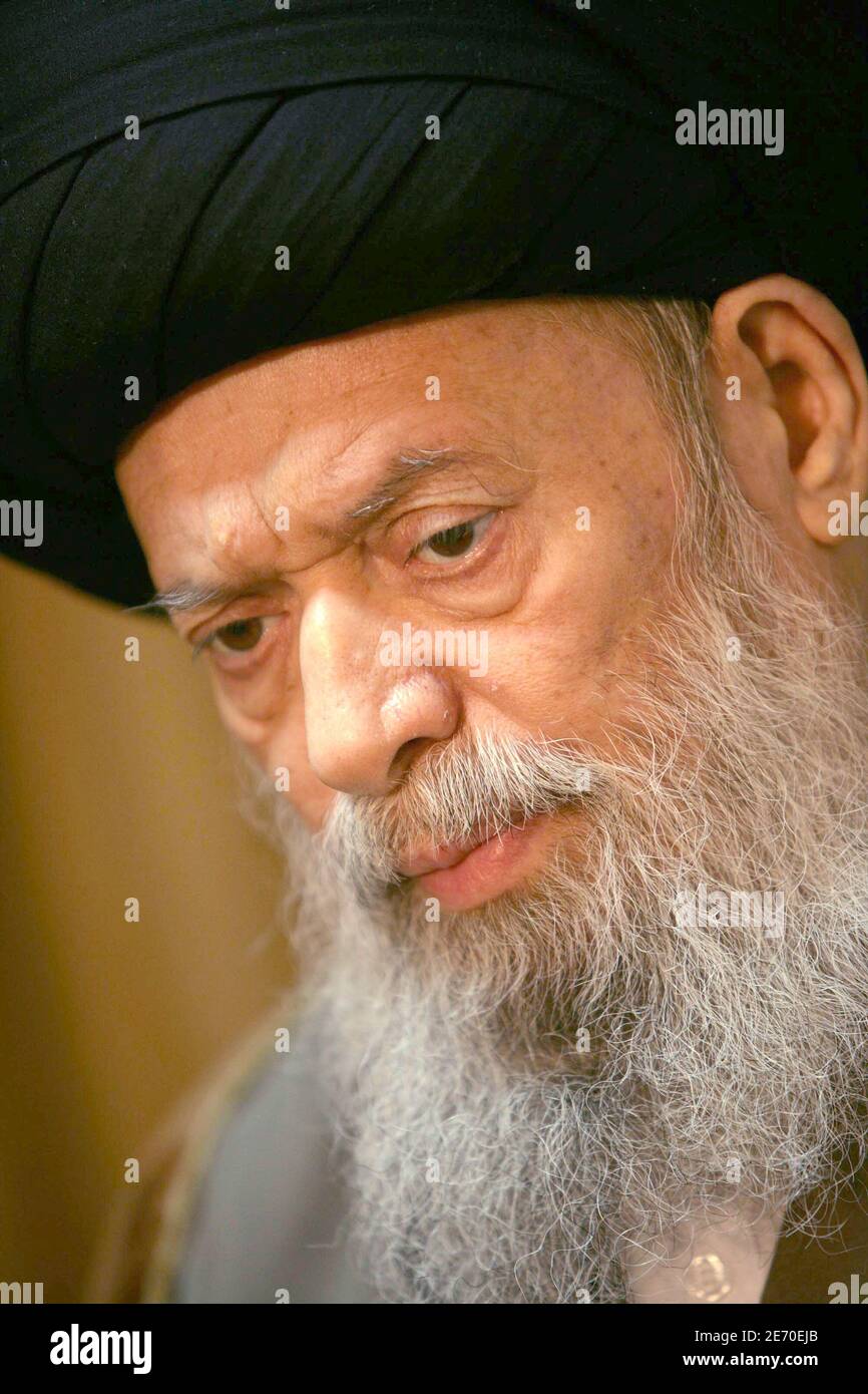 Sayyed Mohammed Hussein Fadlallah, an important shiite leader, poses ...