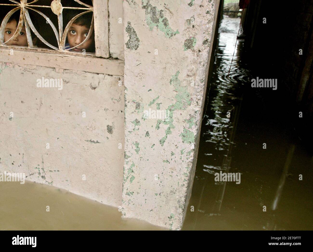 Peep out hi-res stock photography and images - Alamy