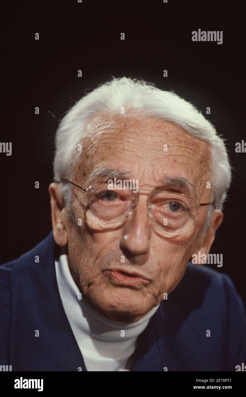 Jacques yves cousteau portrait hi-res stock photography and images - Alamy
