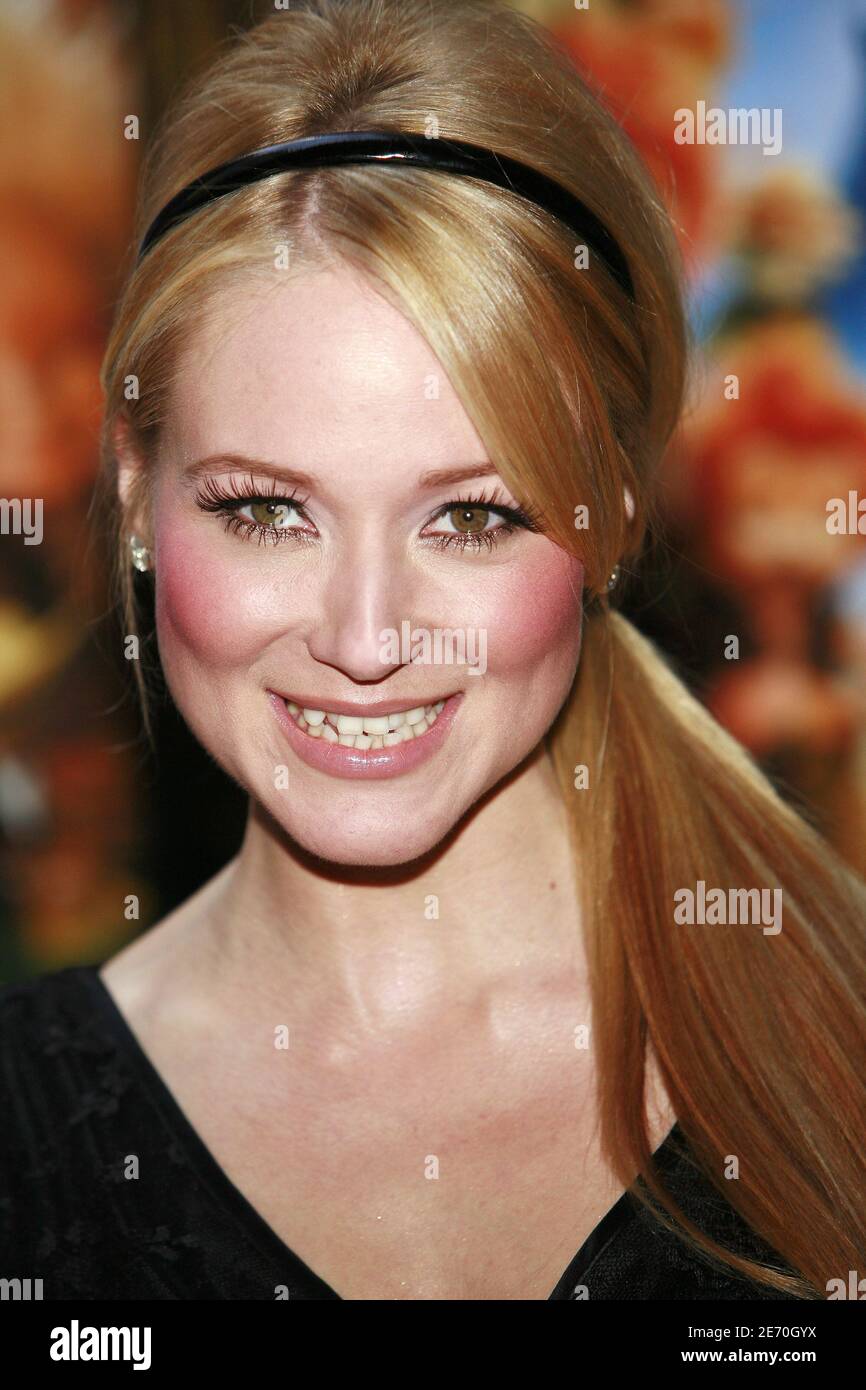 Singer Jewel attends the Weinstein Company Premiere of 'Arthur and The ...