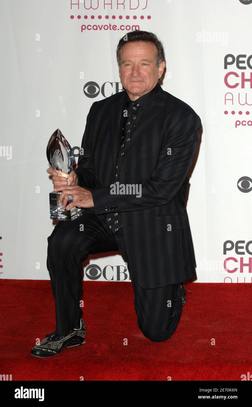 Robin Williams attends the 33rd Annual People's Choice Awards held at ...