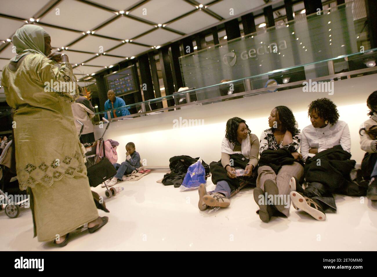 DAL ('Droit Au Logement' 'Right housing') and Macaq occupy the building ...