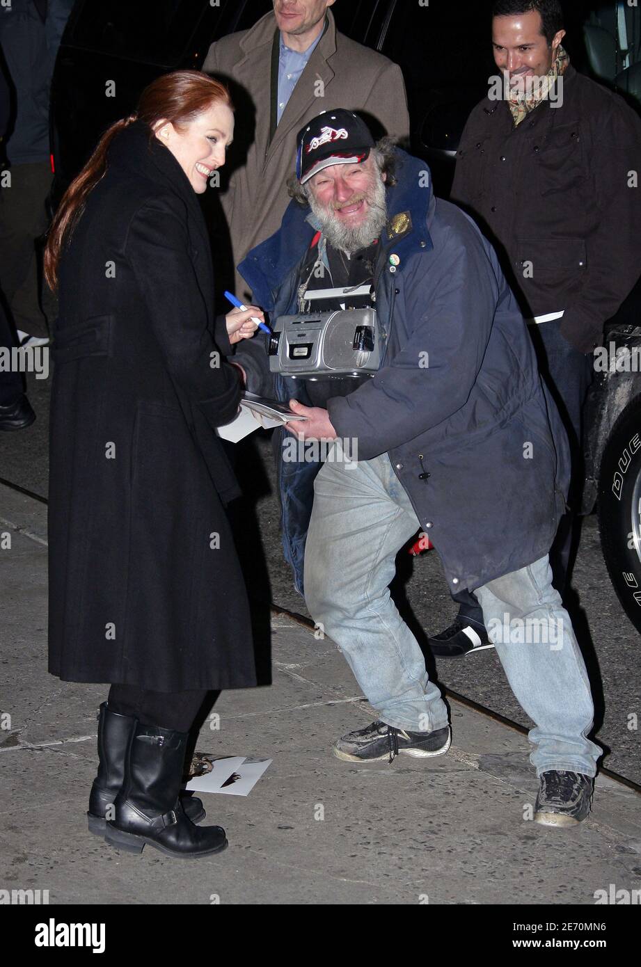 Julianne Moore pictured with with New York's most famous homeless ...
