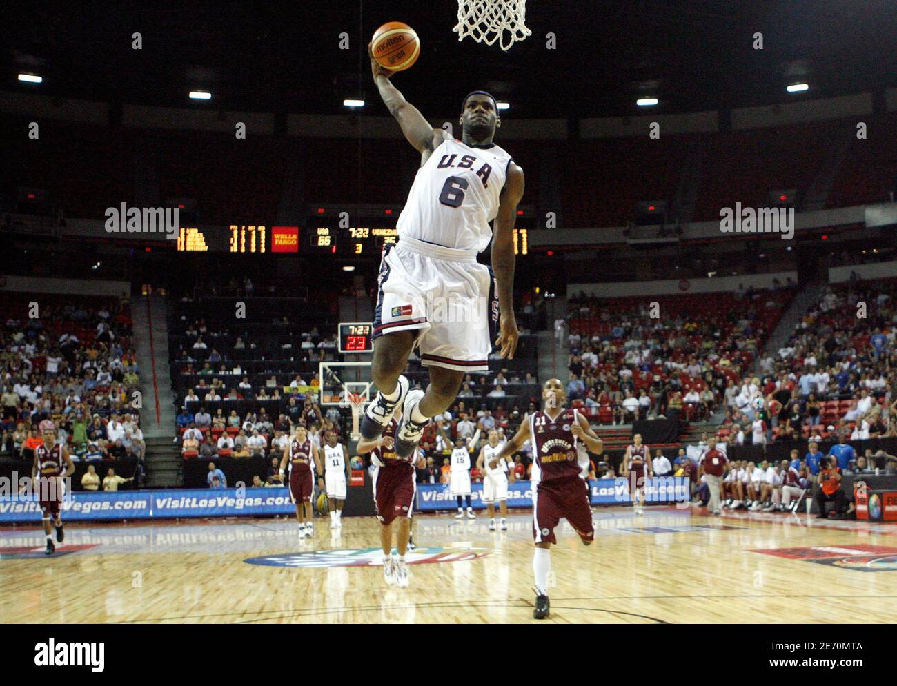 Lebron james goes up for the dunk hi-res stock photography and images ...