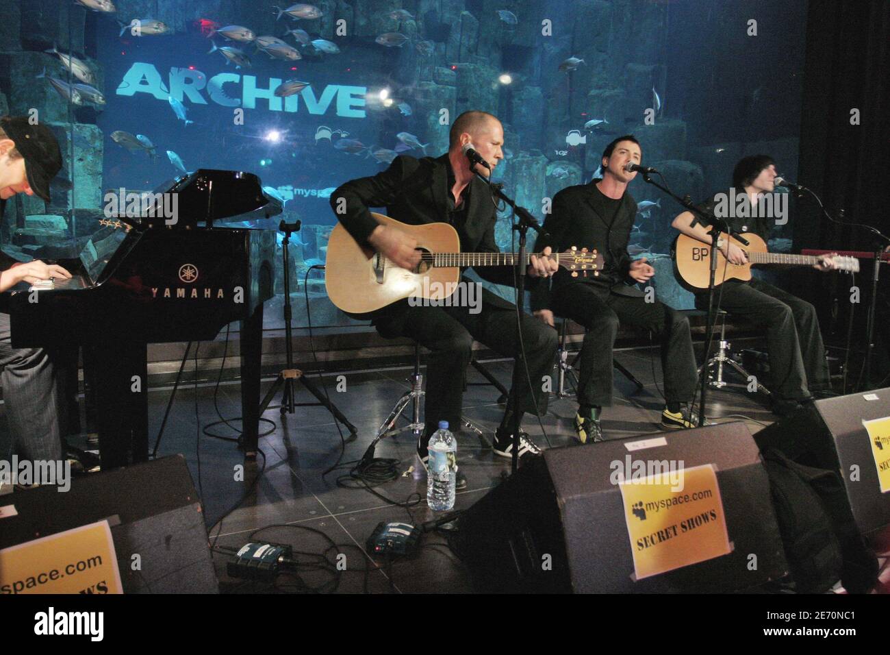 Secret concerts band hi-res stock photography and images - Alamy