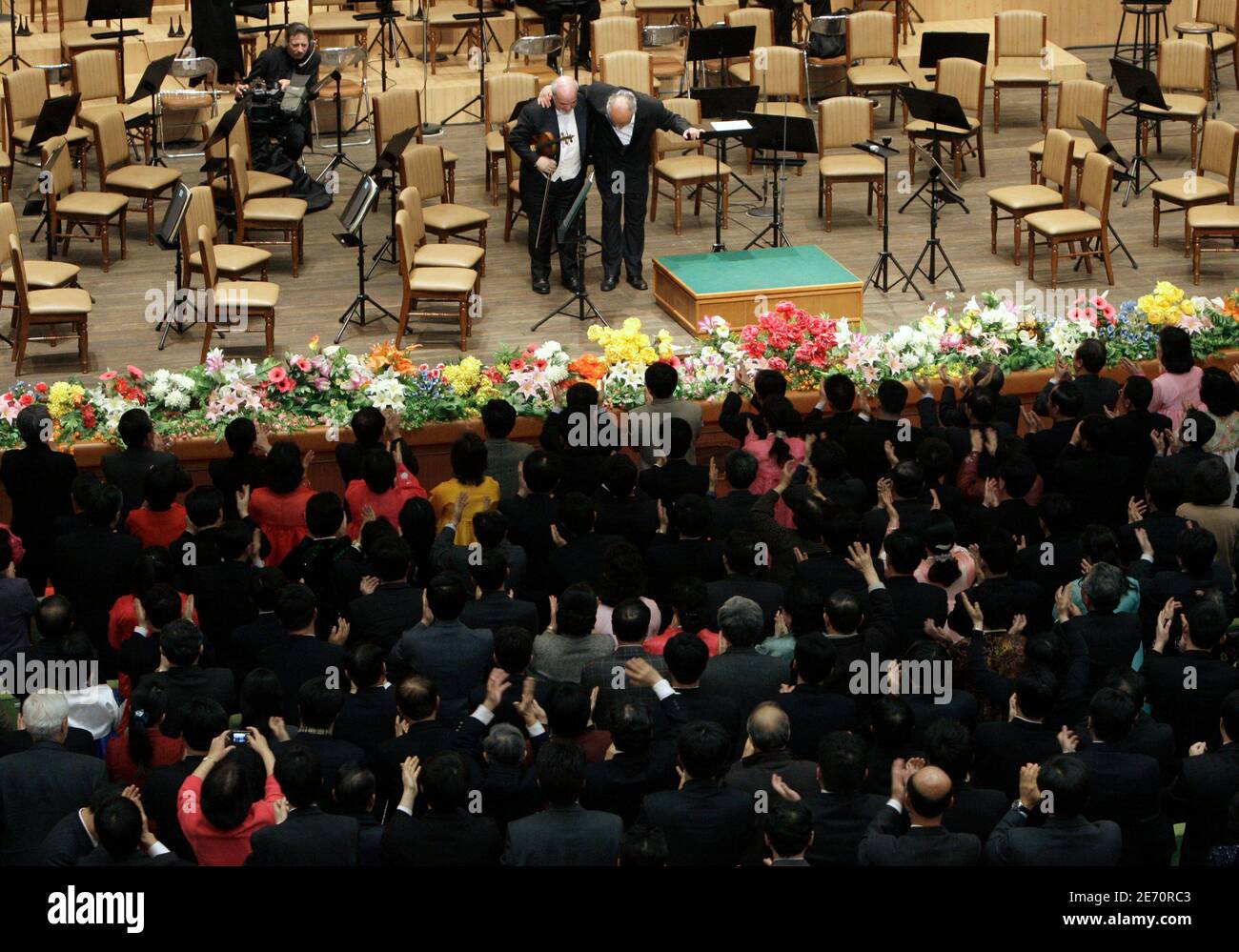 Orchestra audience from above hi-res stock photography and images - Alamy