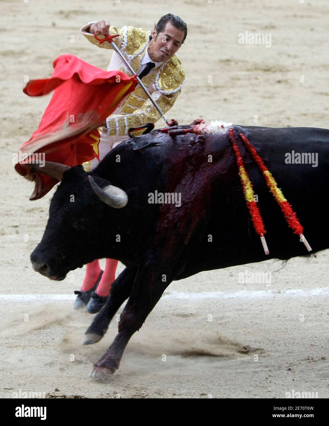 Sword stabs hi-res stock photography and images - Alamy