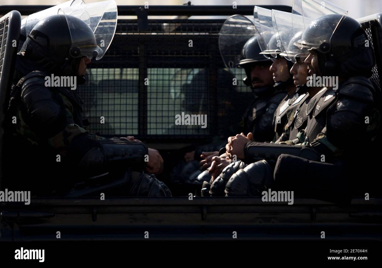 Iran military exercises hi-res stock photography and images - Alamy