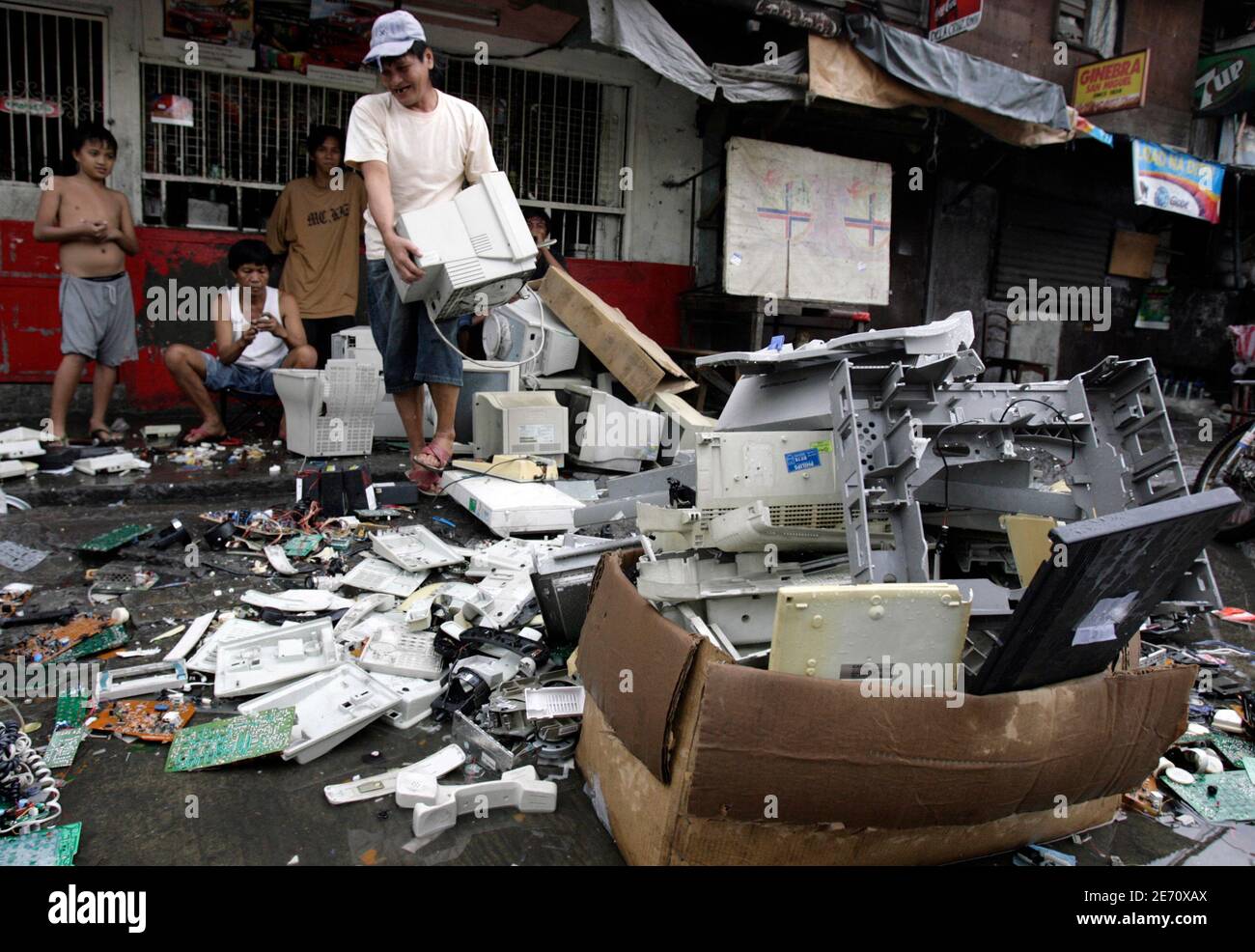 Discarded computer monitor hi-res stock photography and images - Alamy