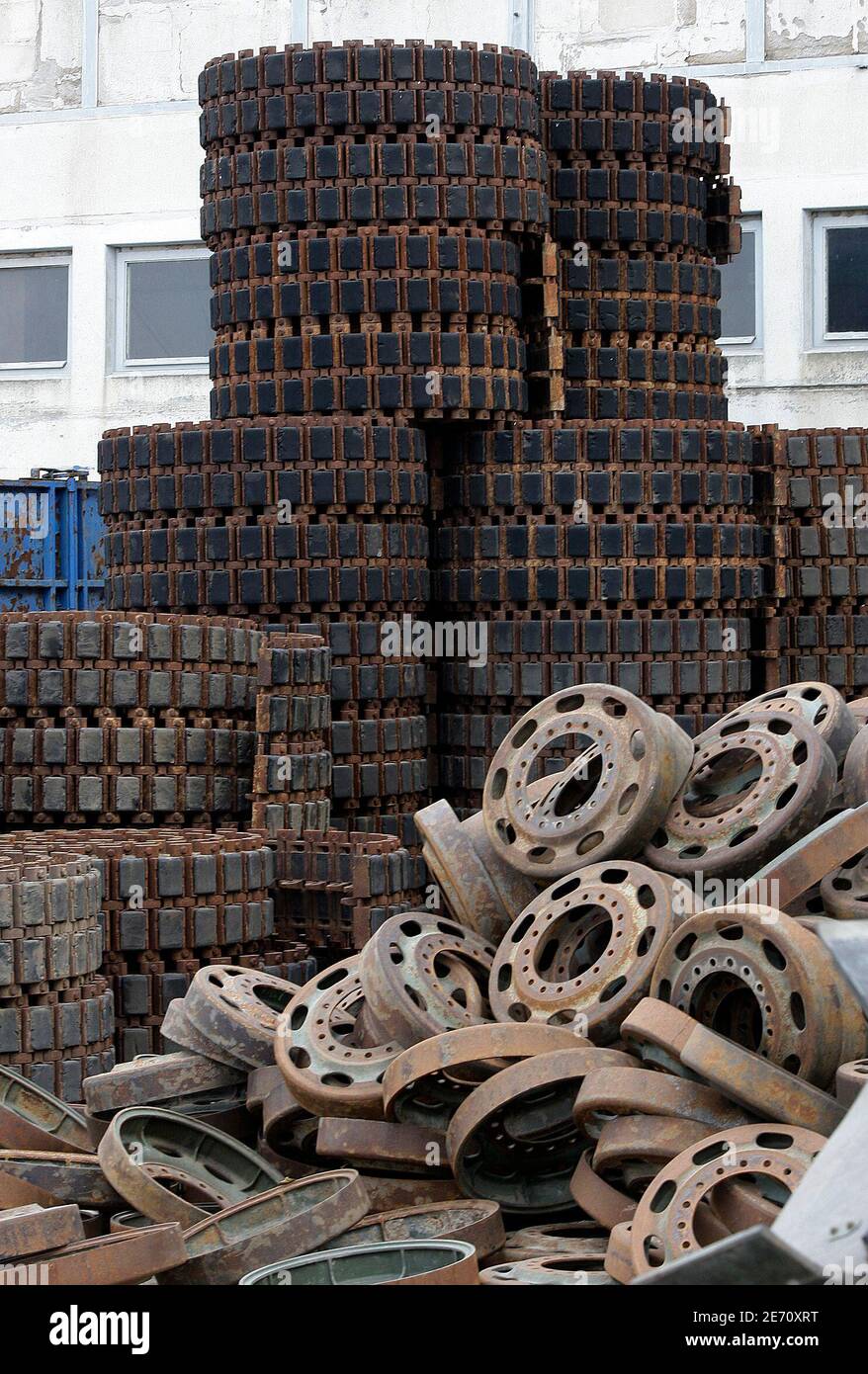 7 metre piles hi-res stock photography and images - Alamy