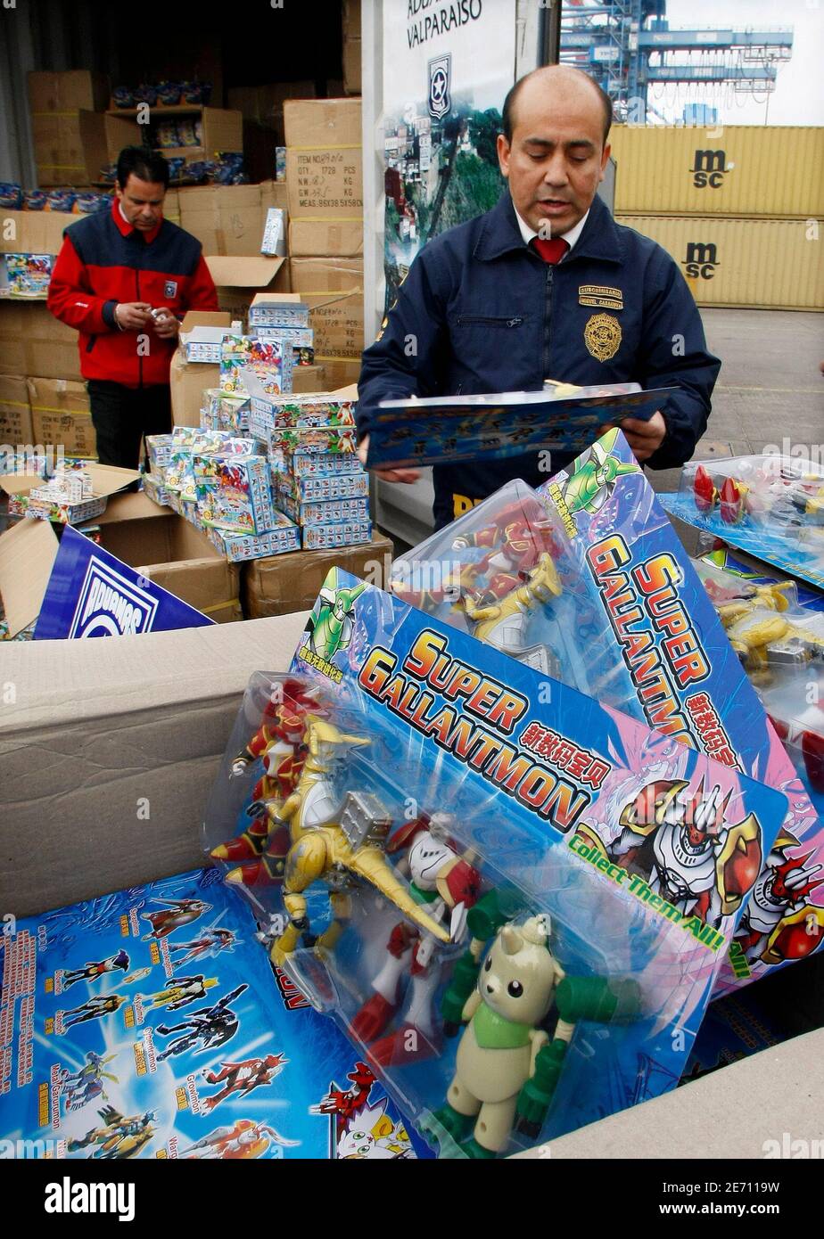 China fake merchandise hi-res stock photography and images - Alamy