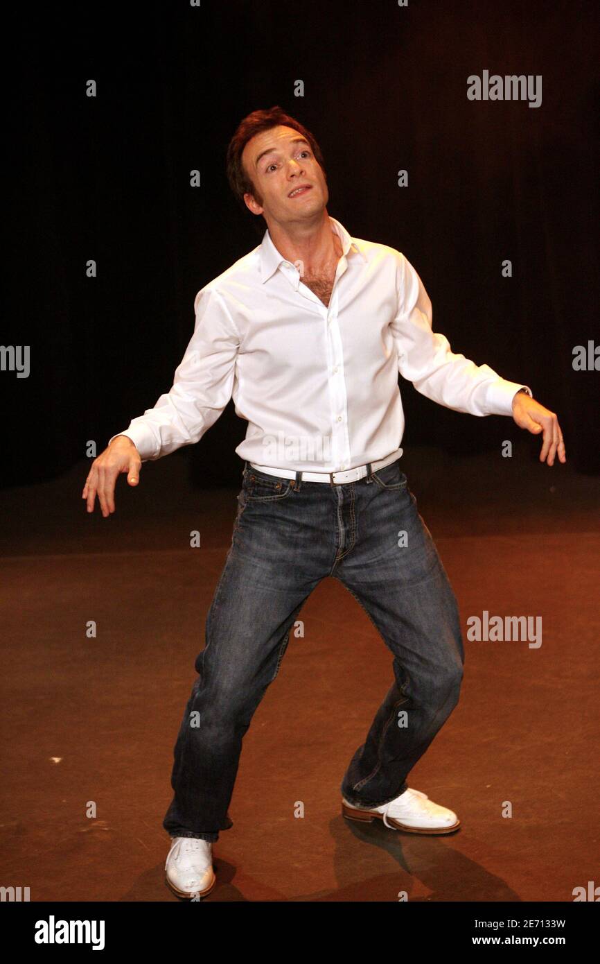 Jonathan lambert spectacle hi-res stock photography and images - Alamy