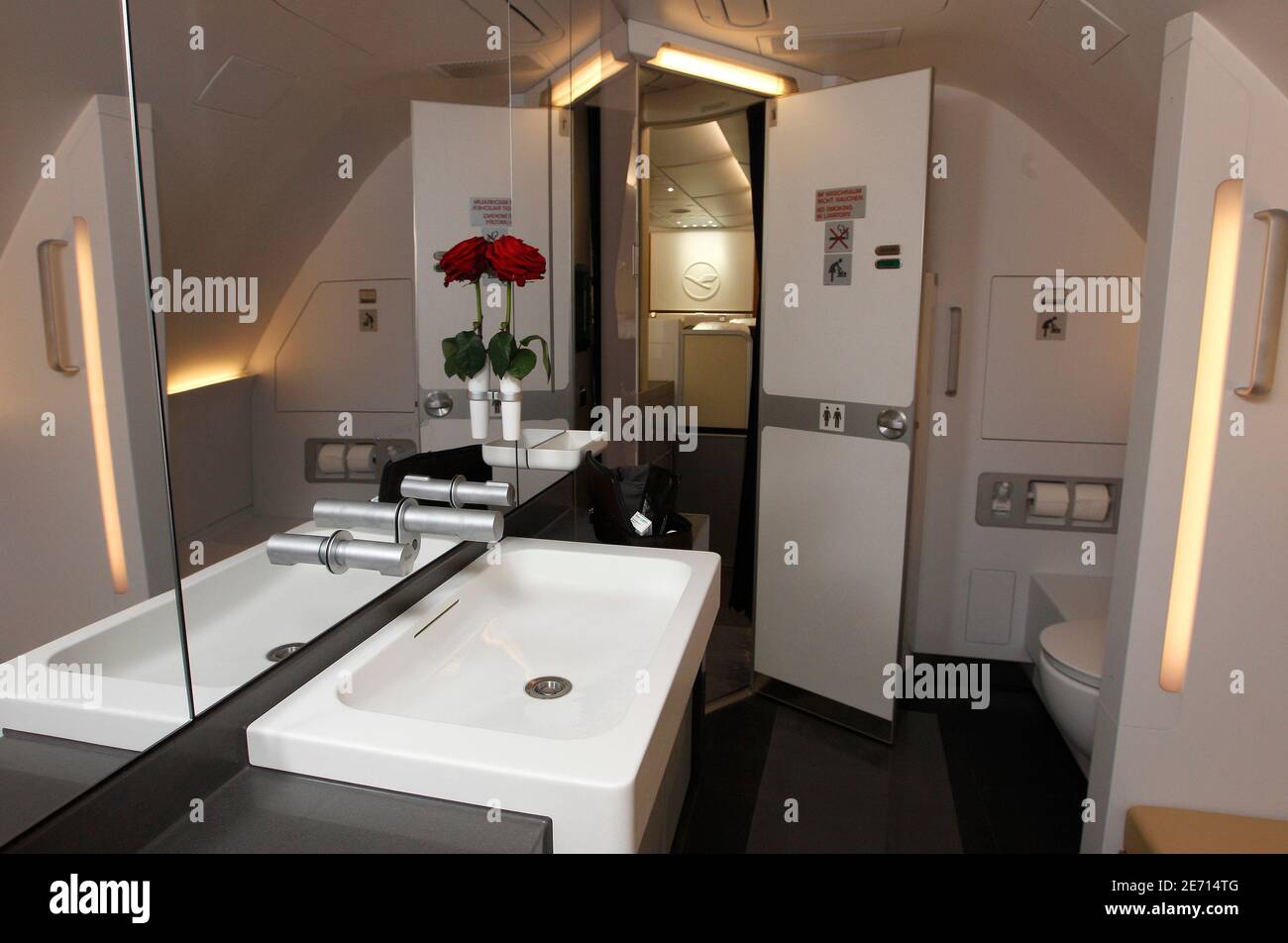 Lufthansa first class airbus a380 hi-res stock photography and images ...