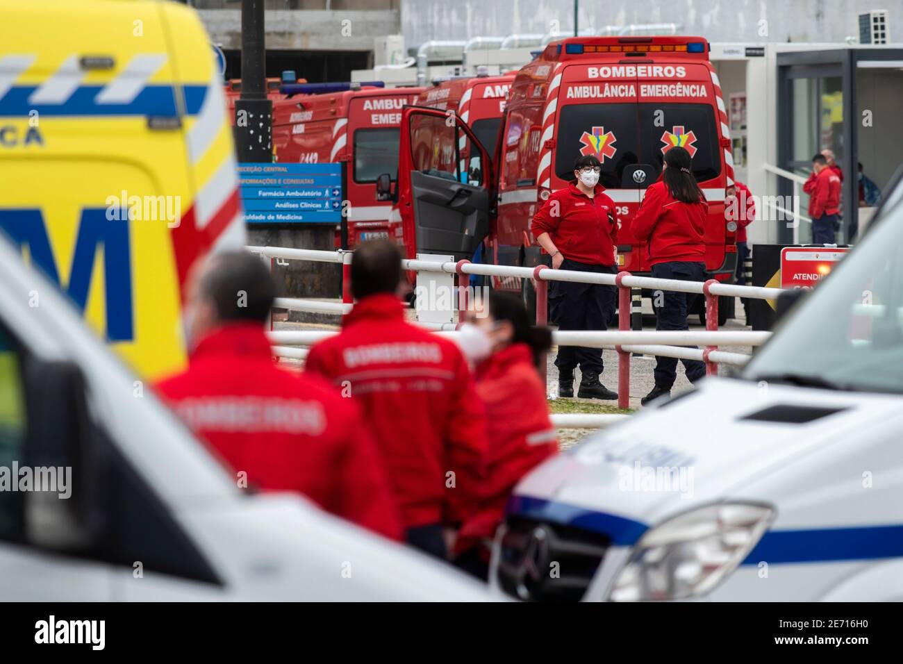 Ambulances waiting in a queue amid Covid-19 pandemic.Dozens of ...