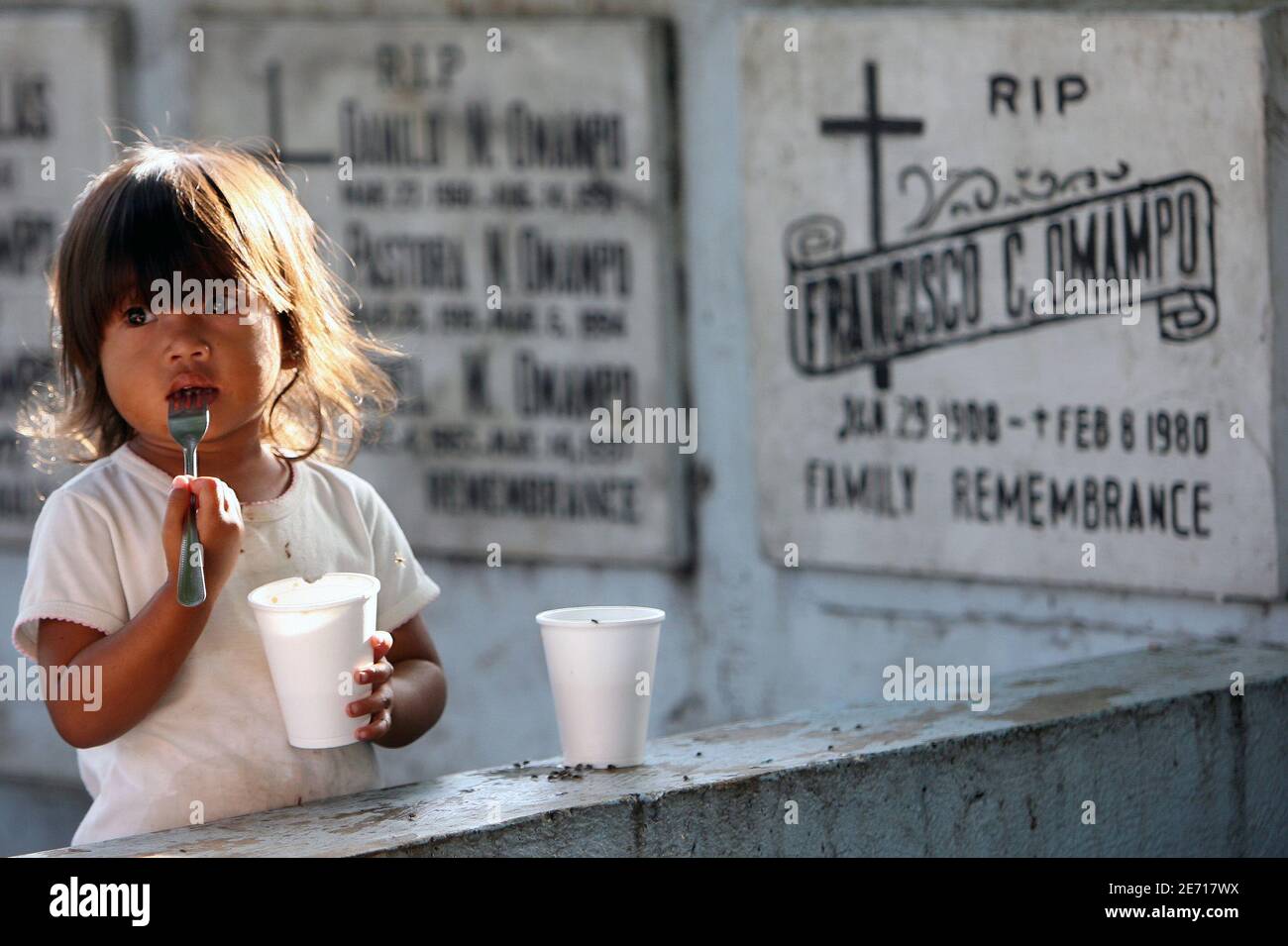 Filipino graveyard hi-res stock photography and images - Alamy
