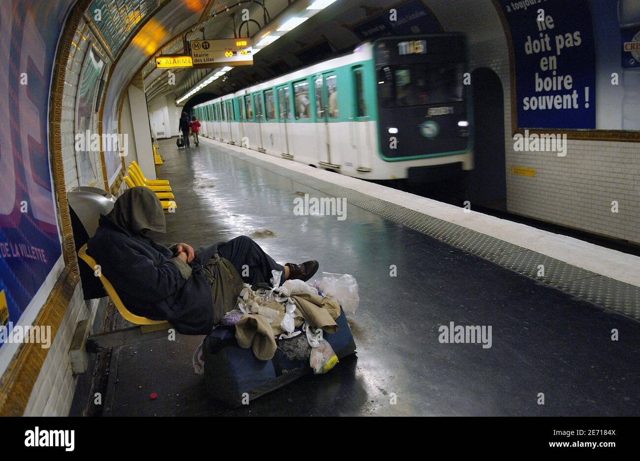 Abri en pierre hi-res stock photography and images - Alamy