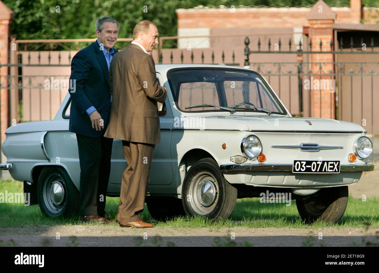 Vladimir putins palace hi-res stock photography and images - Alamy