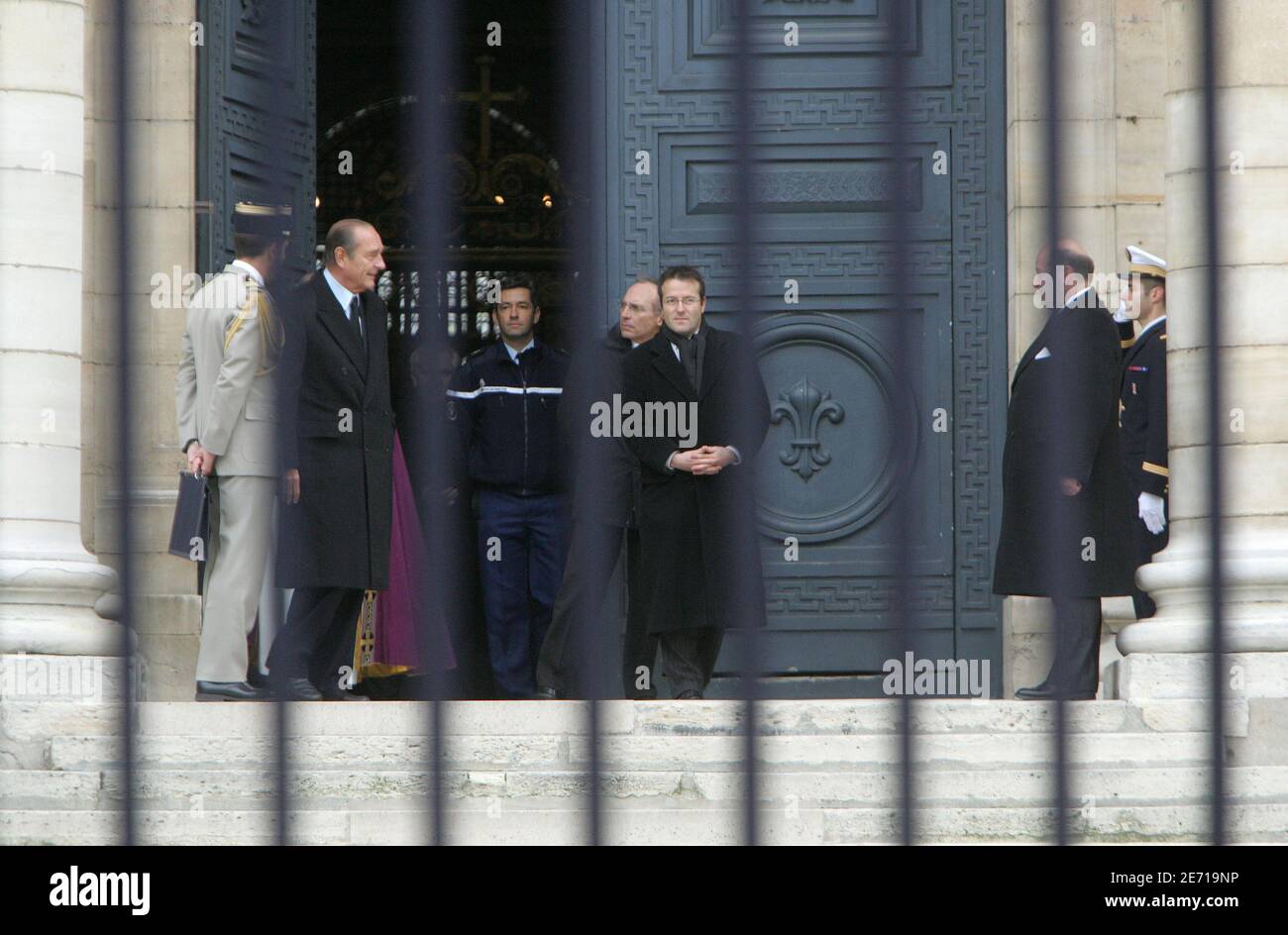 French president Jacques Chirac pays tribute to French catholic priest ...