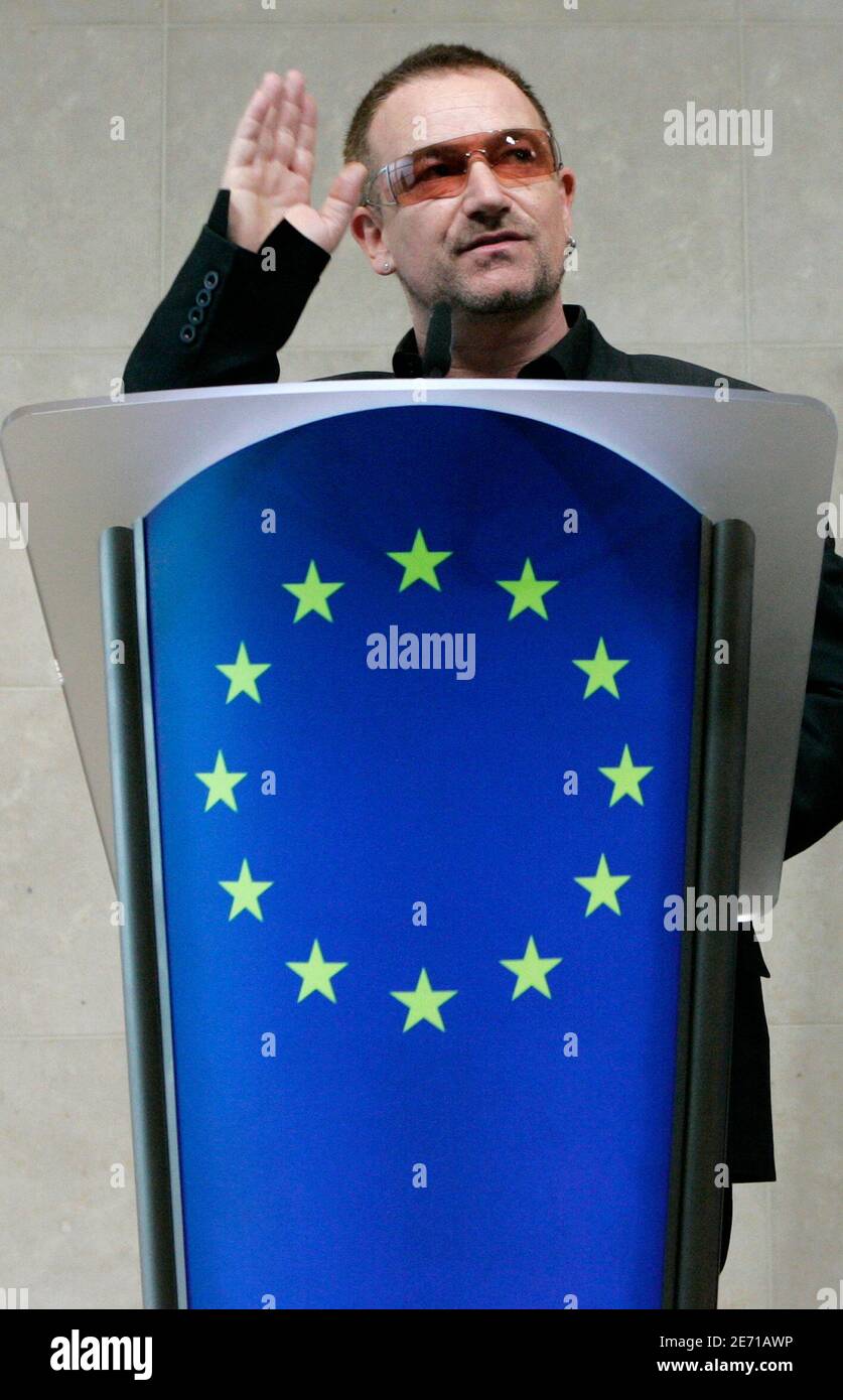 Lead singer u2 bono holds hi-res stock photography and images - Alamy