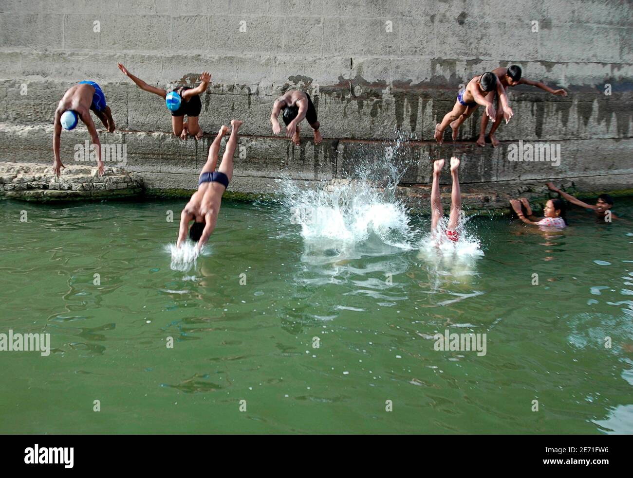 India river swim hi-res stock photography and images - Alamy