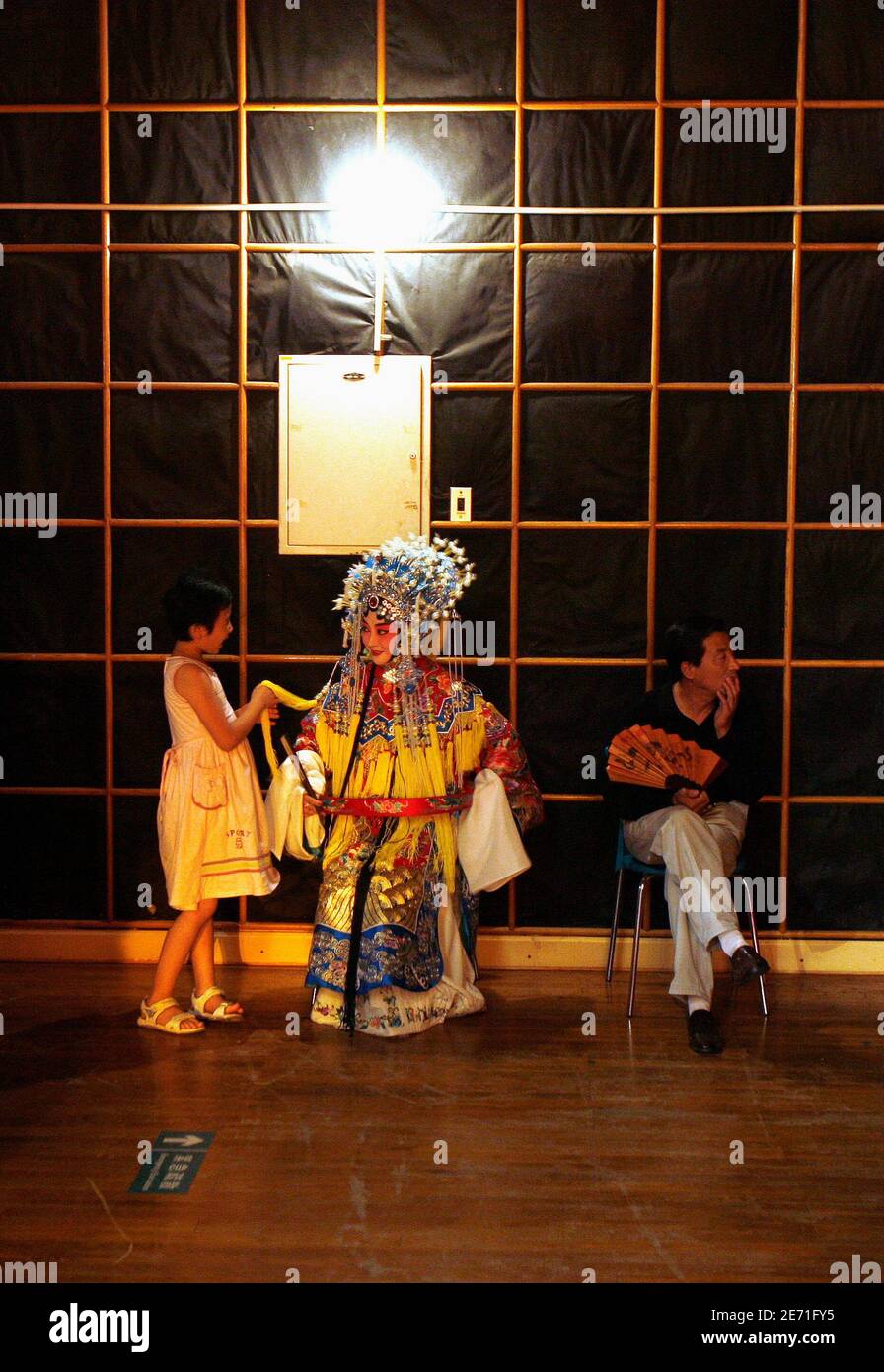 Peking opera performer man hi-res stock photography and images - Alamy