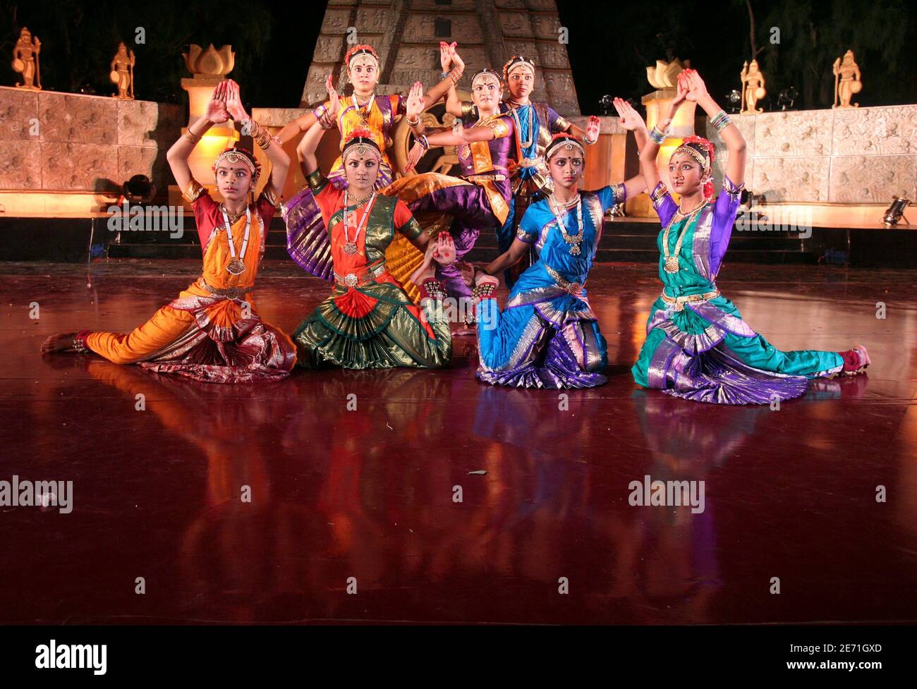Classical dancers bharatanatyam hi-res stock photography and images - Alamy