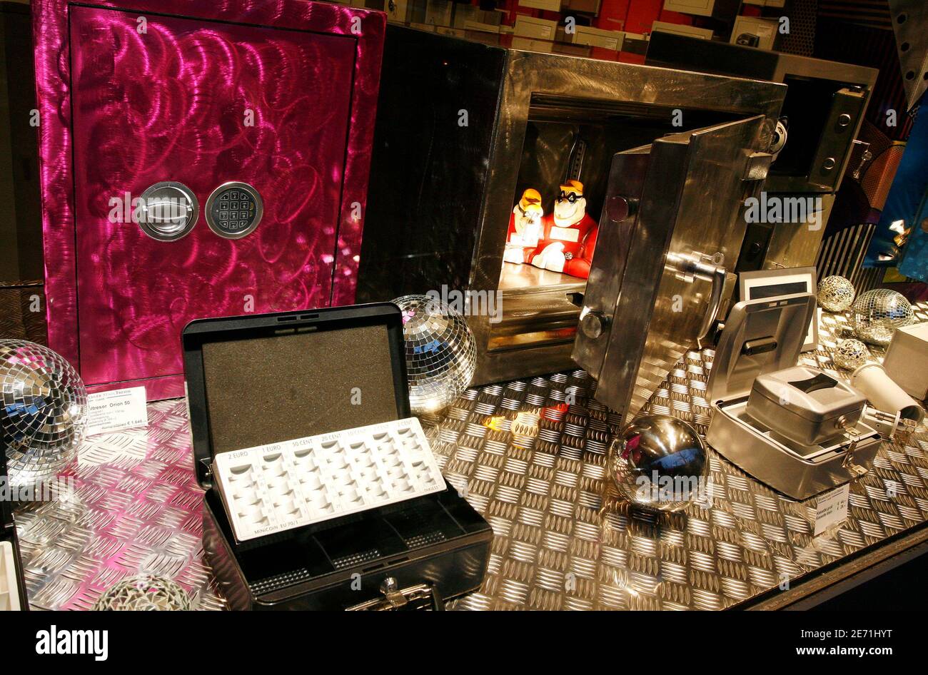 1920s shop window hi-res stock photography and images - Alamy