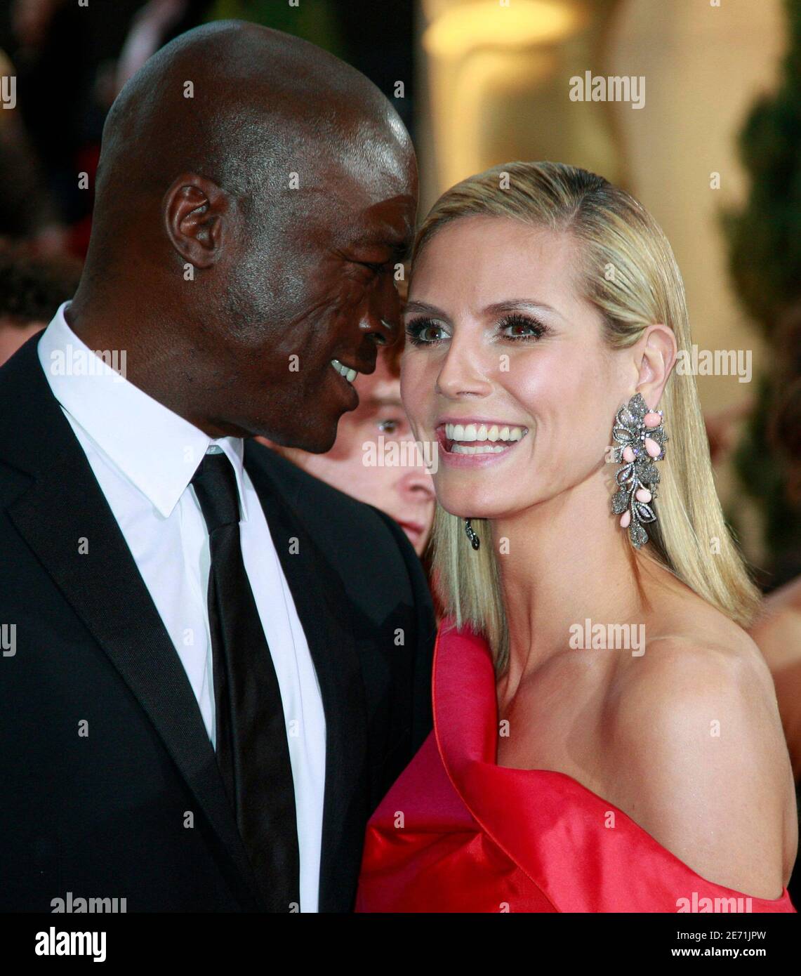 Seal wife hi-res stock photography and images - Alamy