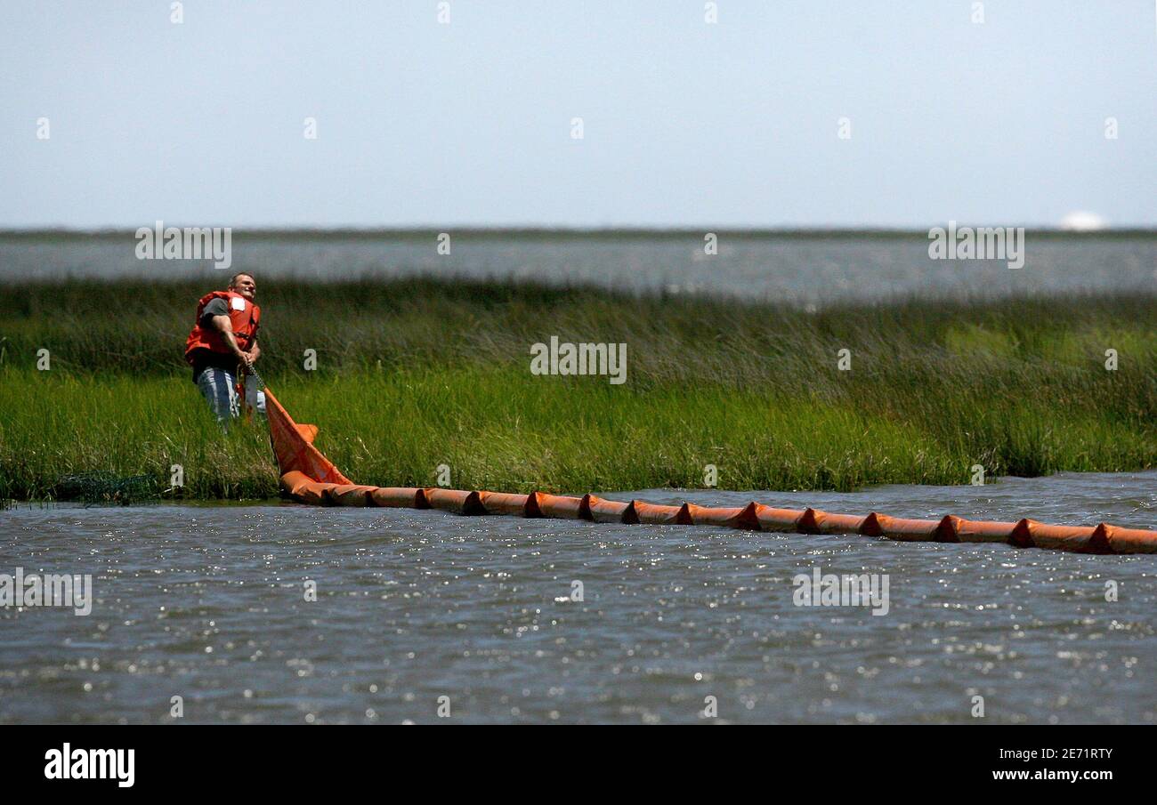 West delta oil rig hi-res stock photography and images - Alamy