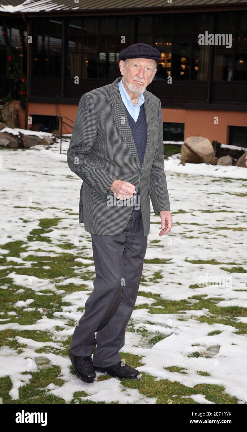 US director Irvin Kershner poses at 'Grand hotel' during the 14th ...