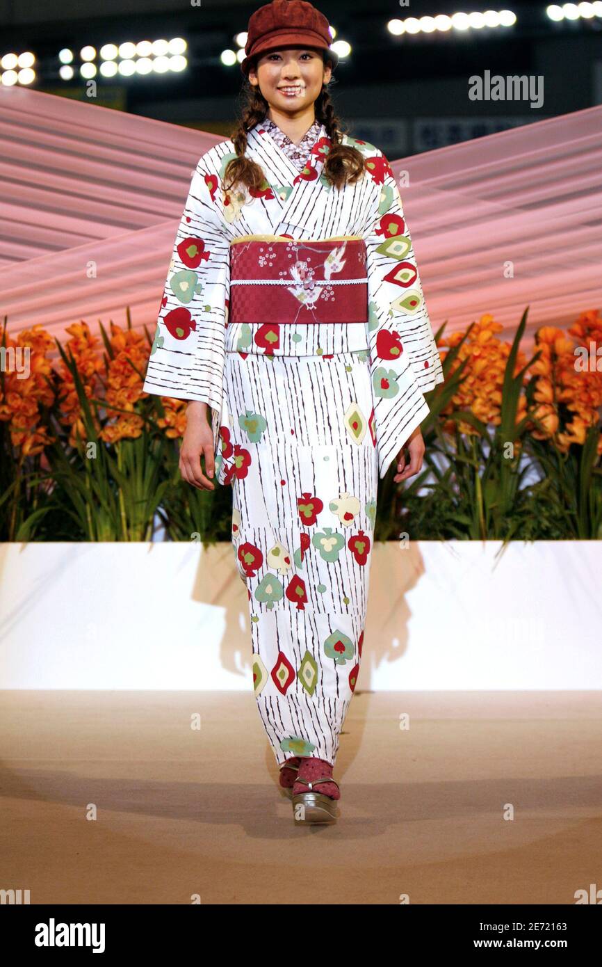 Kimono Fashion Show High Resolution Stock Photography and Images - Alamy
