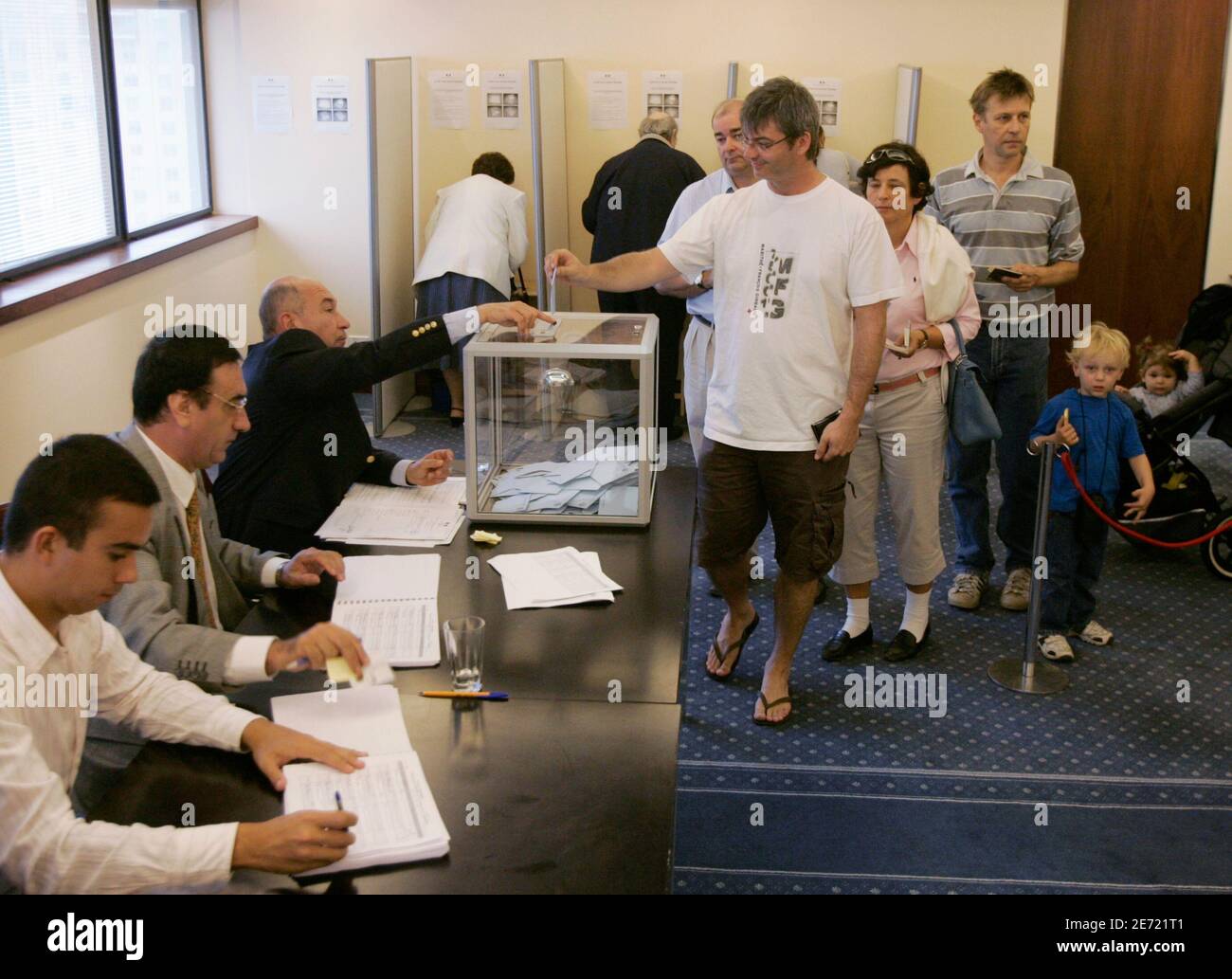 Voting australia booth hi-res stock photography and images - Alamy