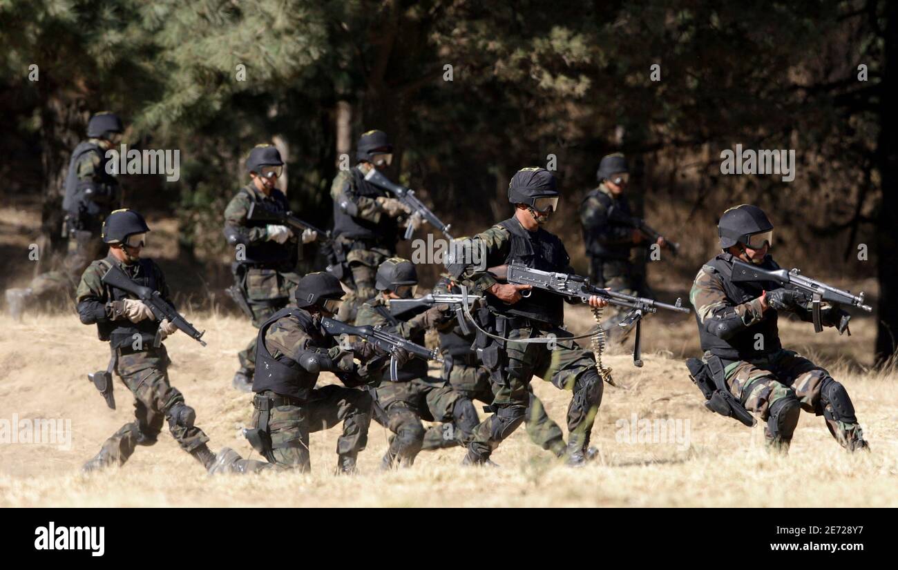 Mexican army special forces hi-res stock photography and images - Alamy