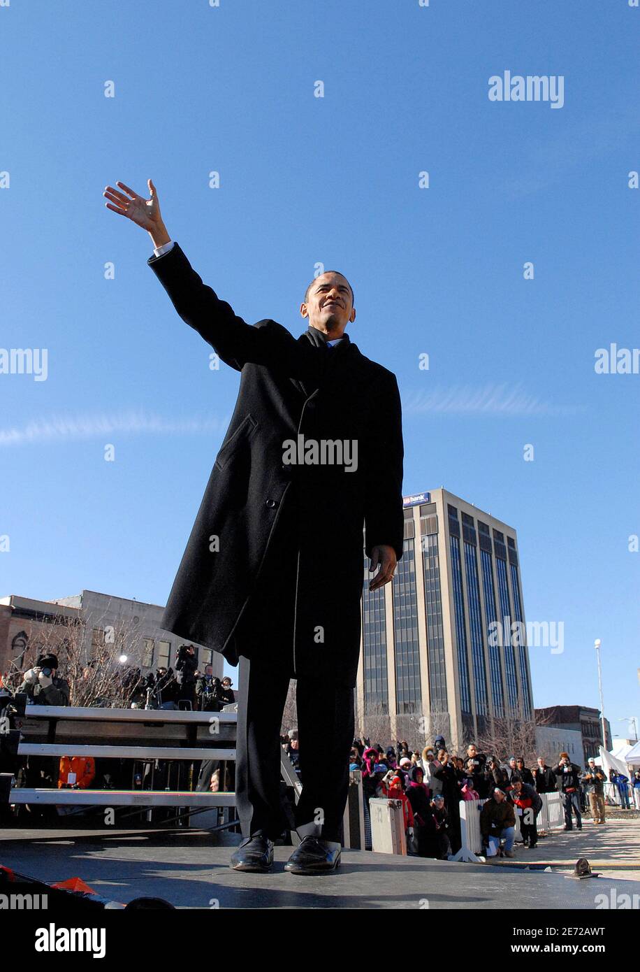 February 10 2007 obama hi-res stock photography and images - Alamy