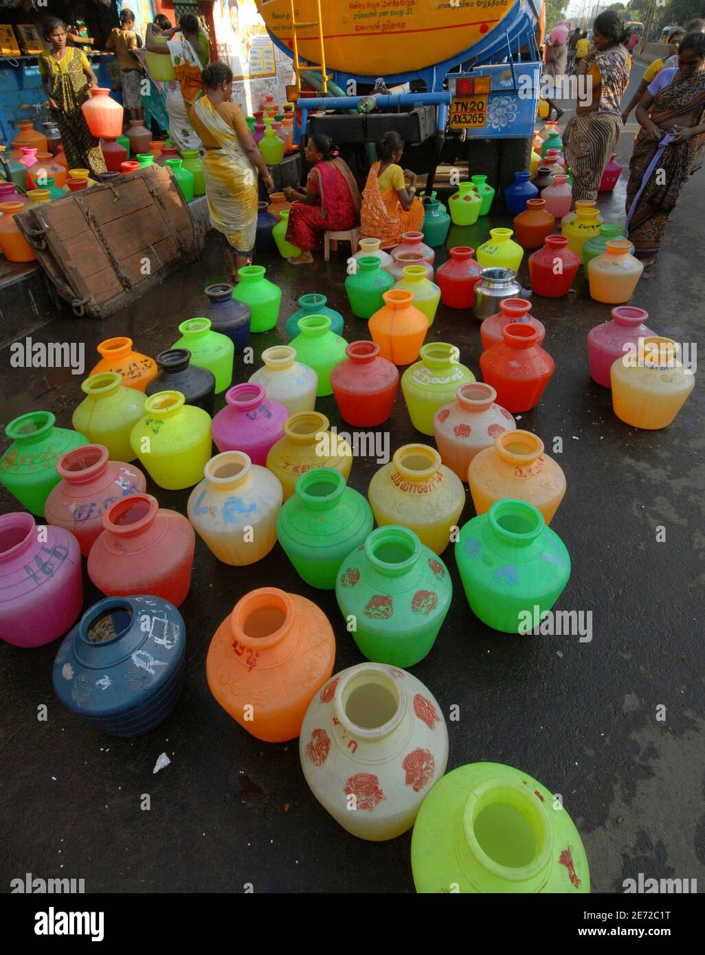 Slum chennai hi-res stock photography and images - Alamy