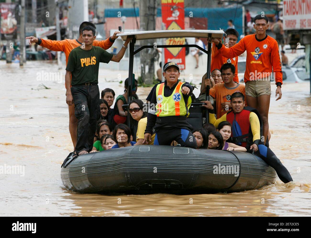 Disaster officials hi-res stock photography and images - Alamy