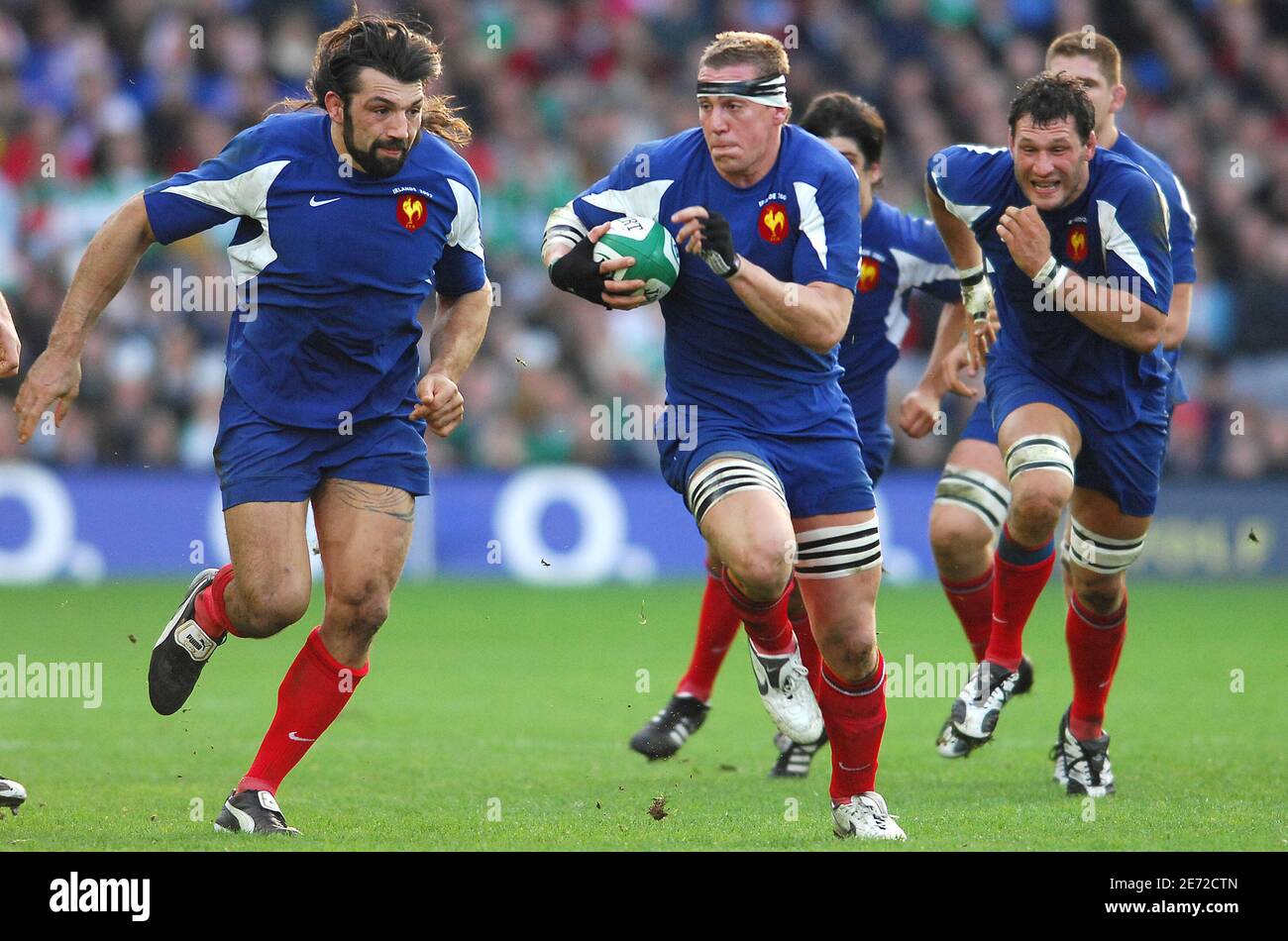 France's Sebastien Chabal and Imanol Harinordoquy during the RBS 6 ...