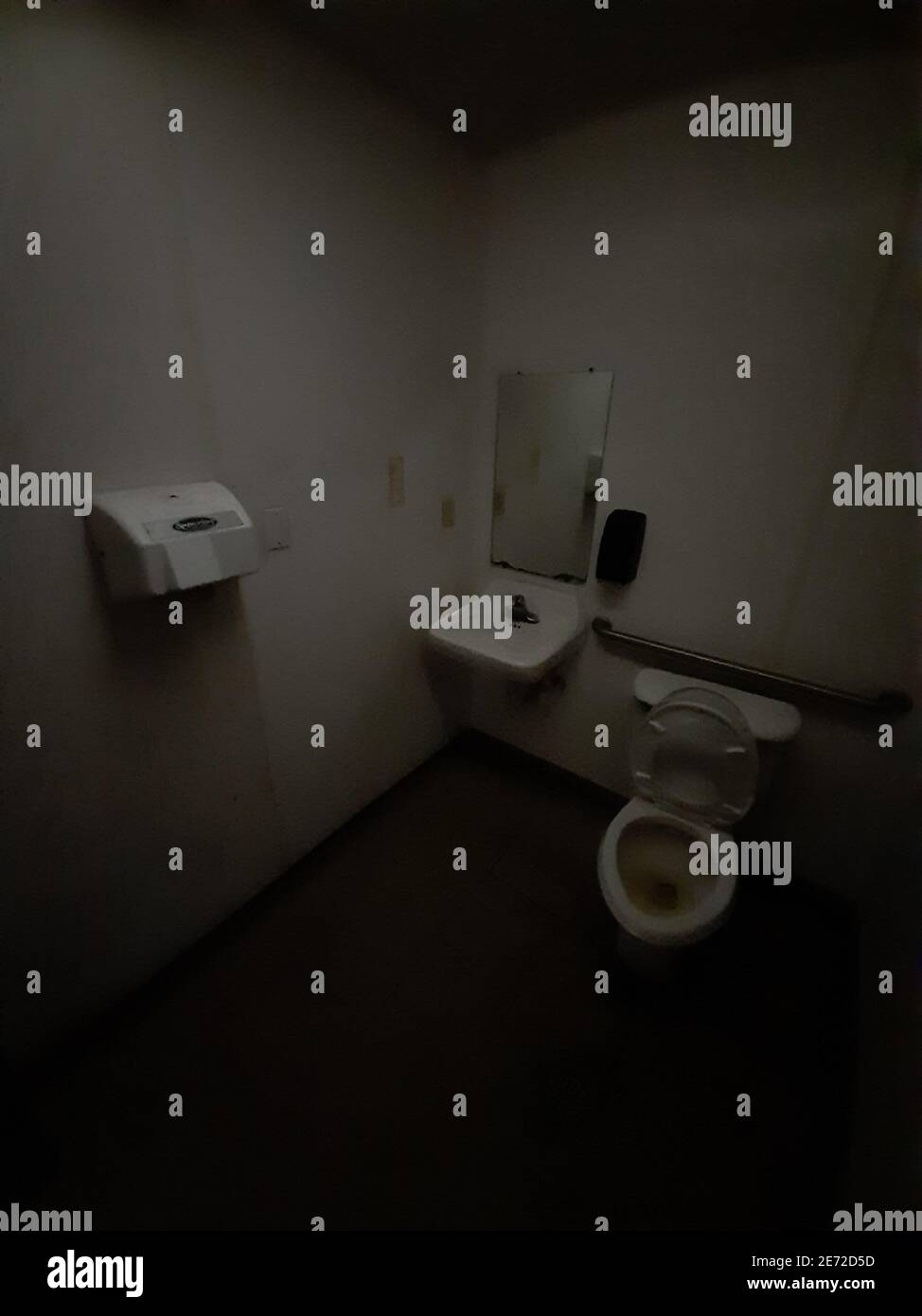 Dimly lit bathroom hi-res stock photography and images - Alamy