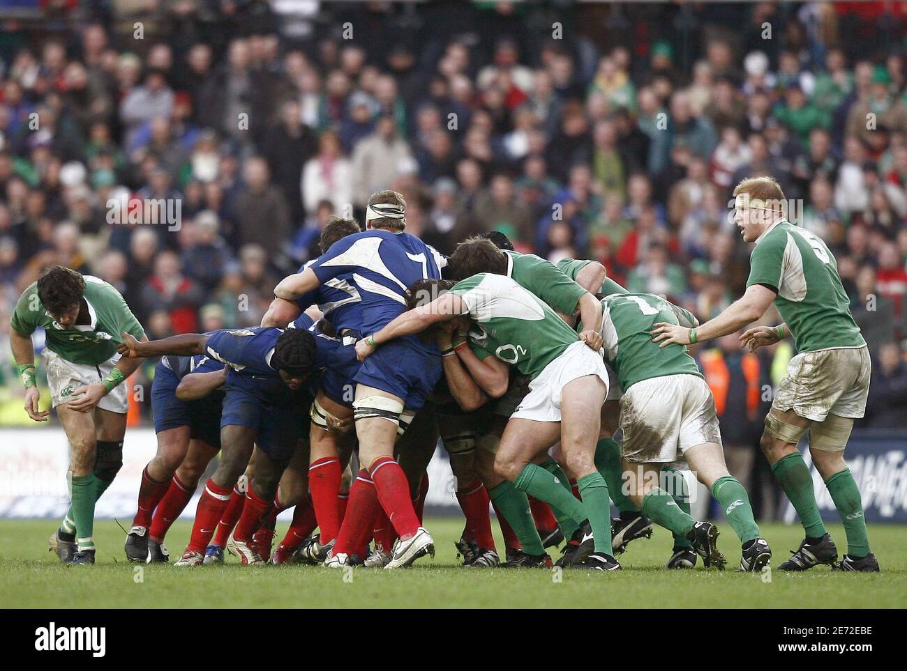 France's and Italy's team get ready for a scrum during the RBS 6 ...