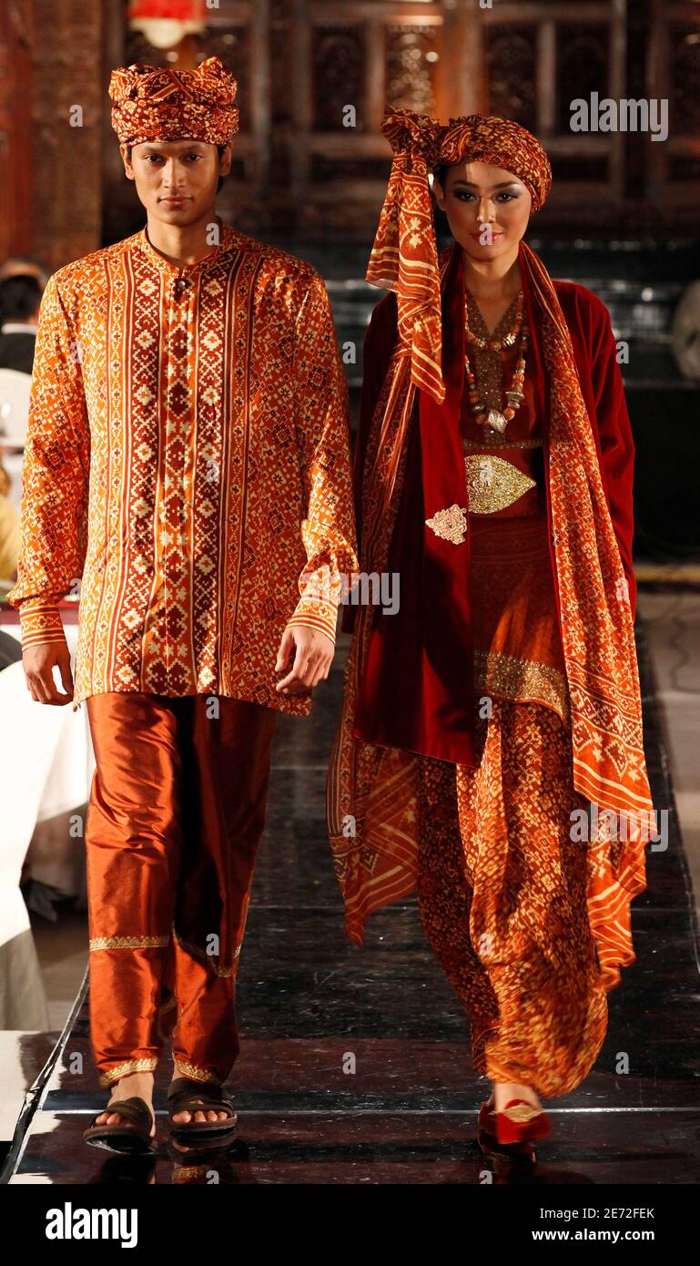 Fashion batik hi-res stock photography and images - Alamy