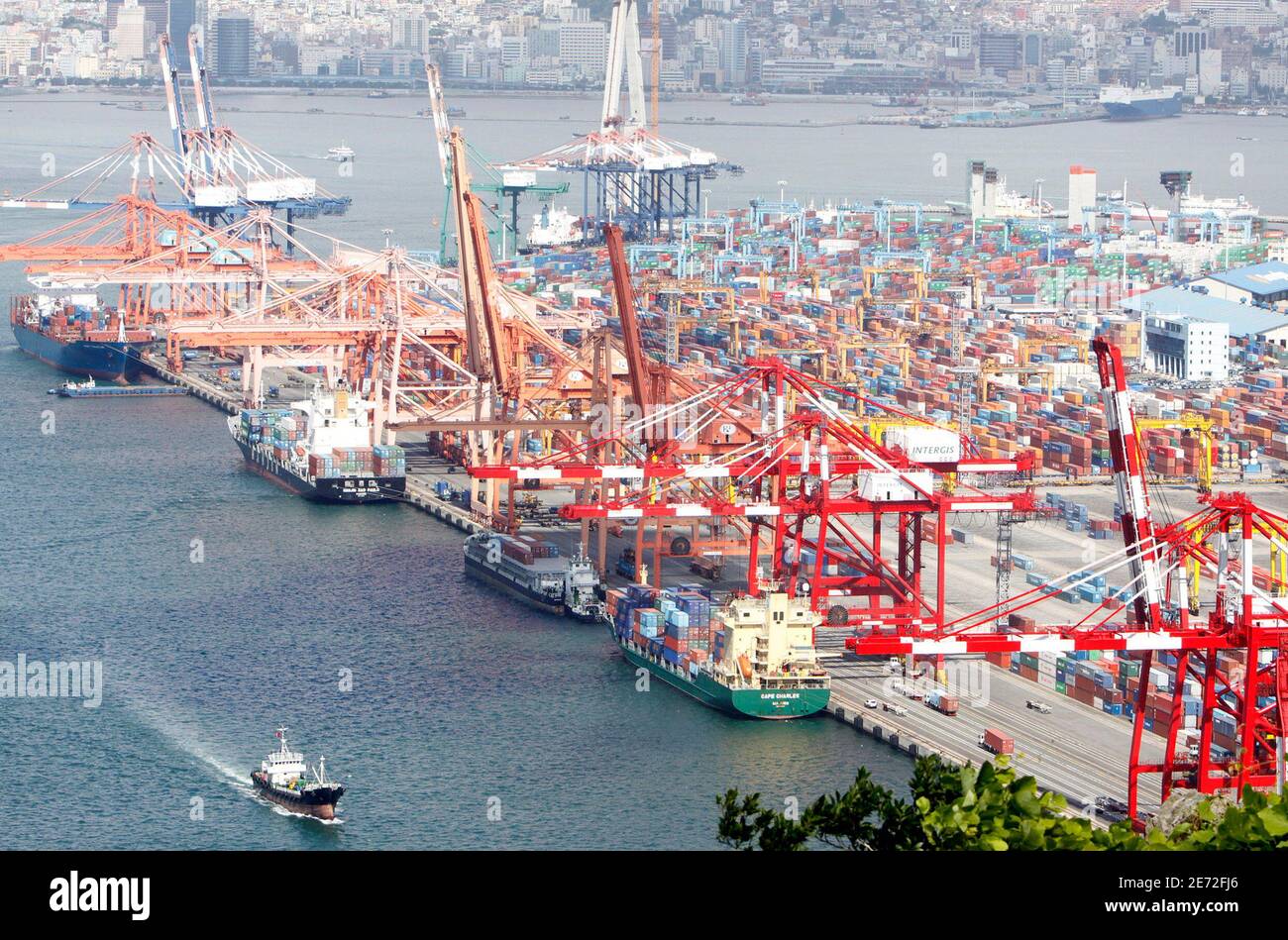 South korean container ships hi-res stock photography and images - Alamy