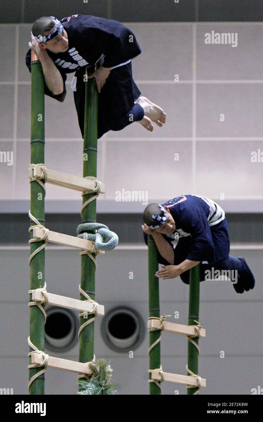 Fire ladders tokyo hi-res stock photography and images - Alamy