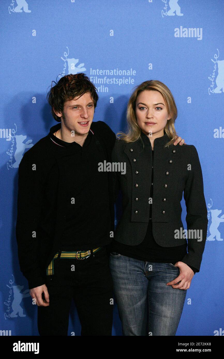 Jamie bell sophia myles hallam hi-res stock photography and images - Alamy