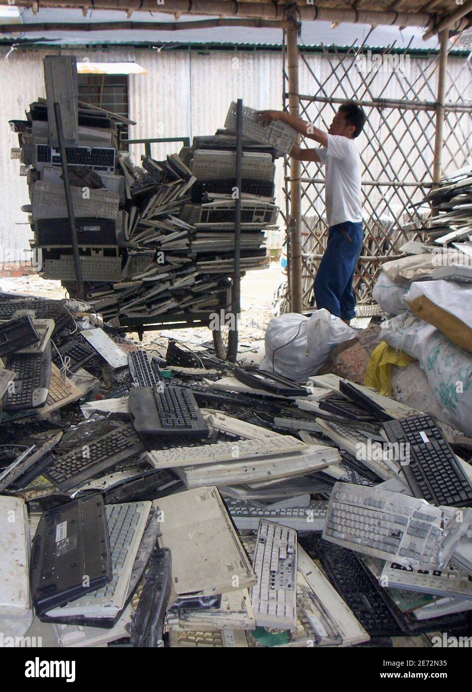 China recycling copper hi-res stock photography and images - Alamy