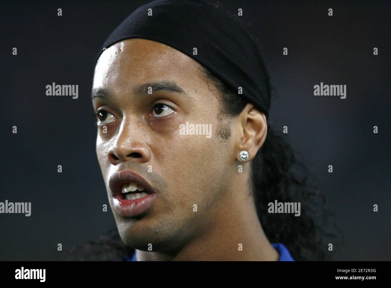 2007 ronaldinho barcelona champions hi-res stock photography and images ...
