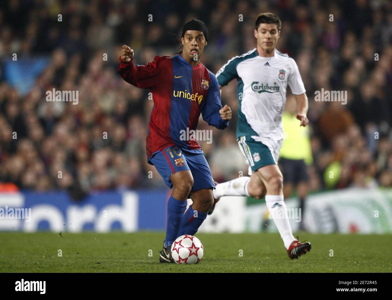 2007 ronaldinho barcelona champions hi-res stock photography and images ...