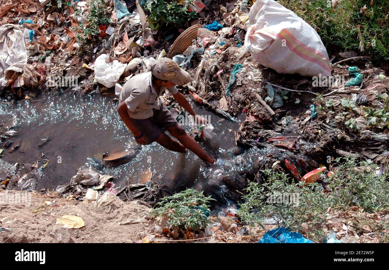India Waste Picker High Resolution Stock Photography and Images - Alamy
