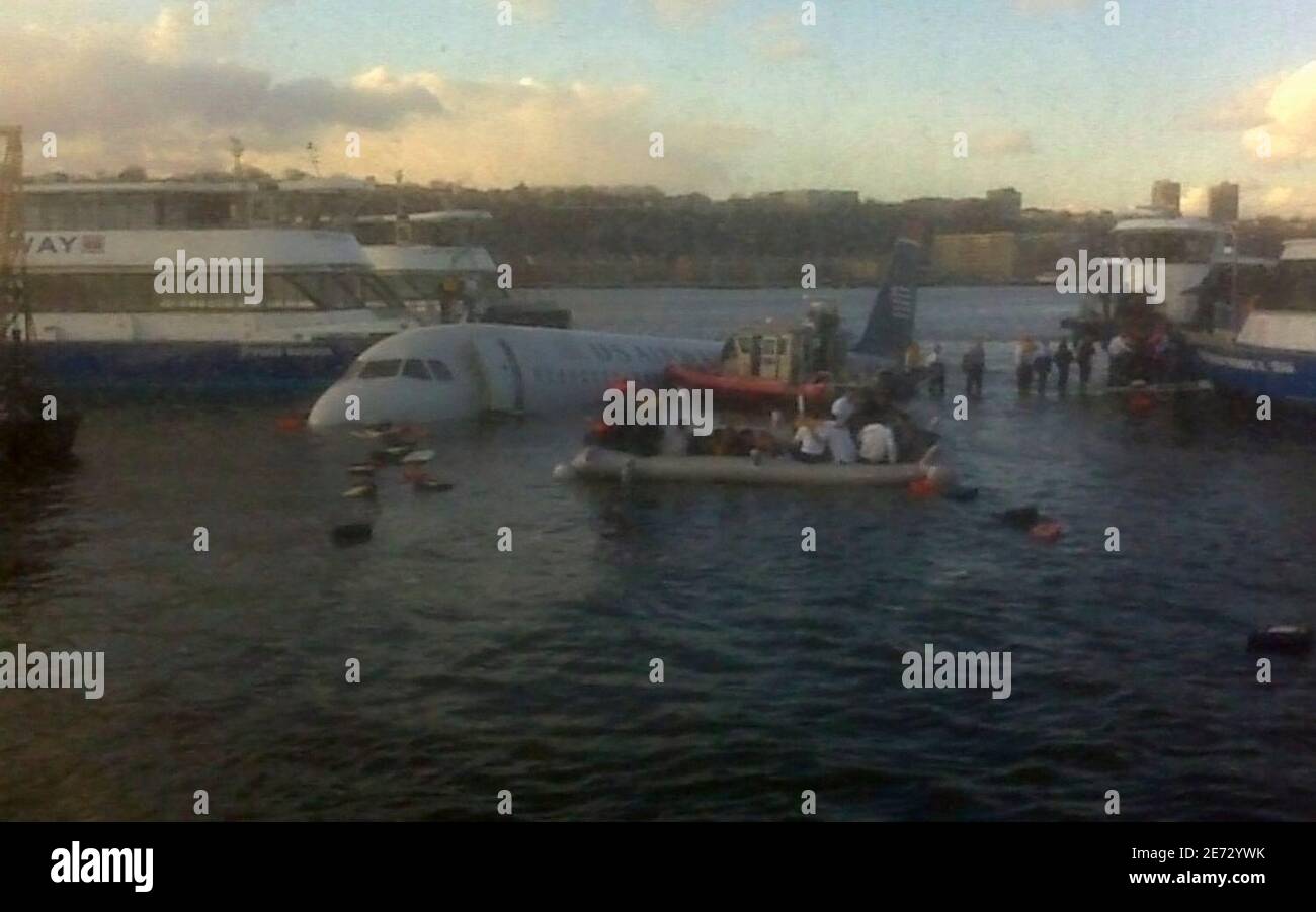 Us airways 1549 rescue hi-res stock photography and images - Alamy