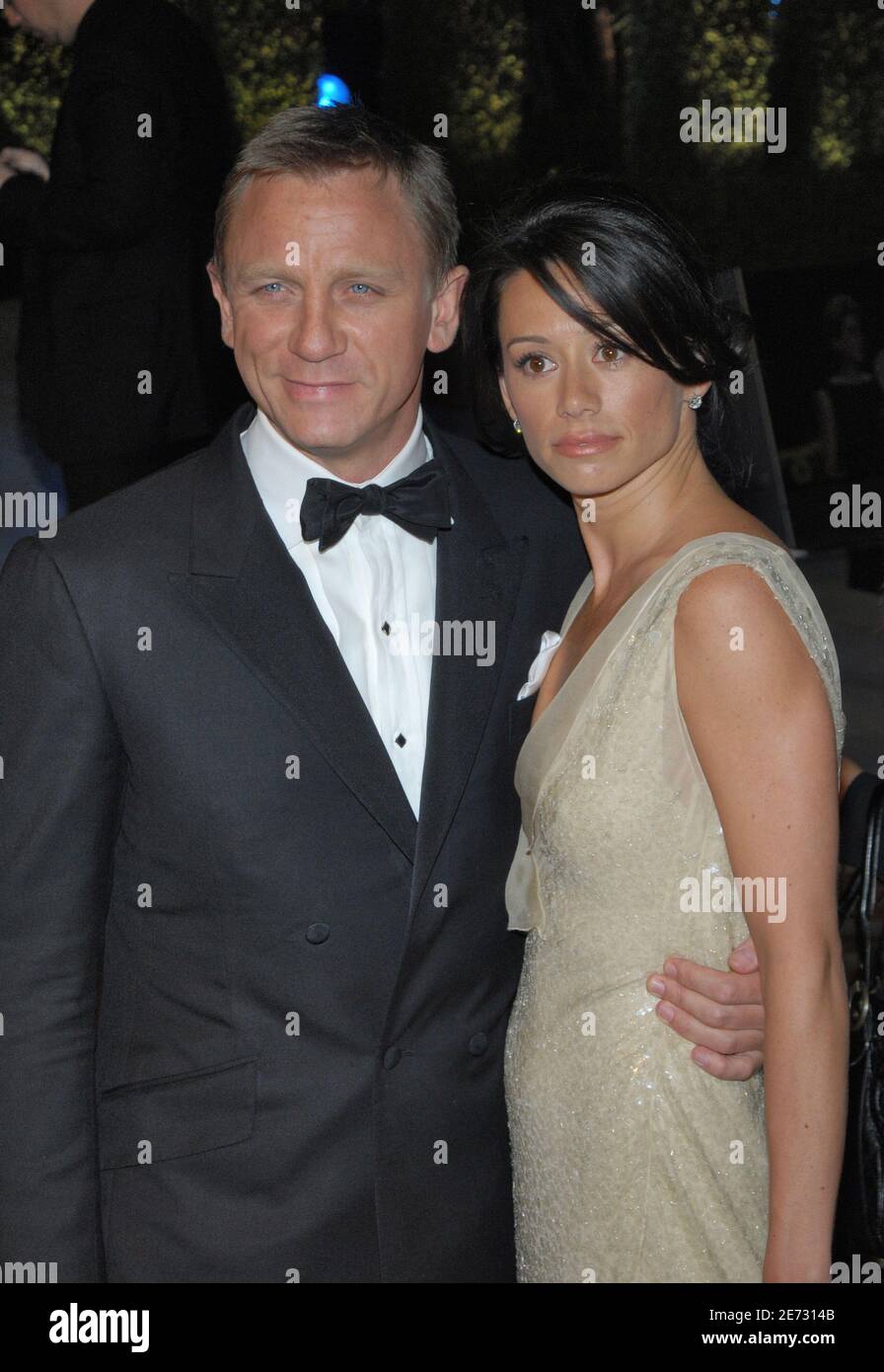 Daniel Craig and Satsuki Mitchell attend the 2007 Vanity Fair Oscar ...