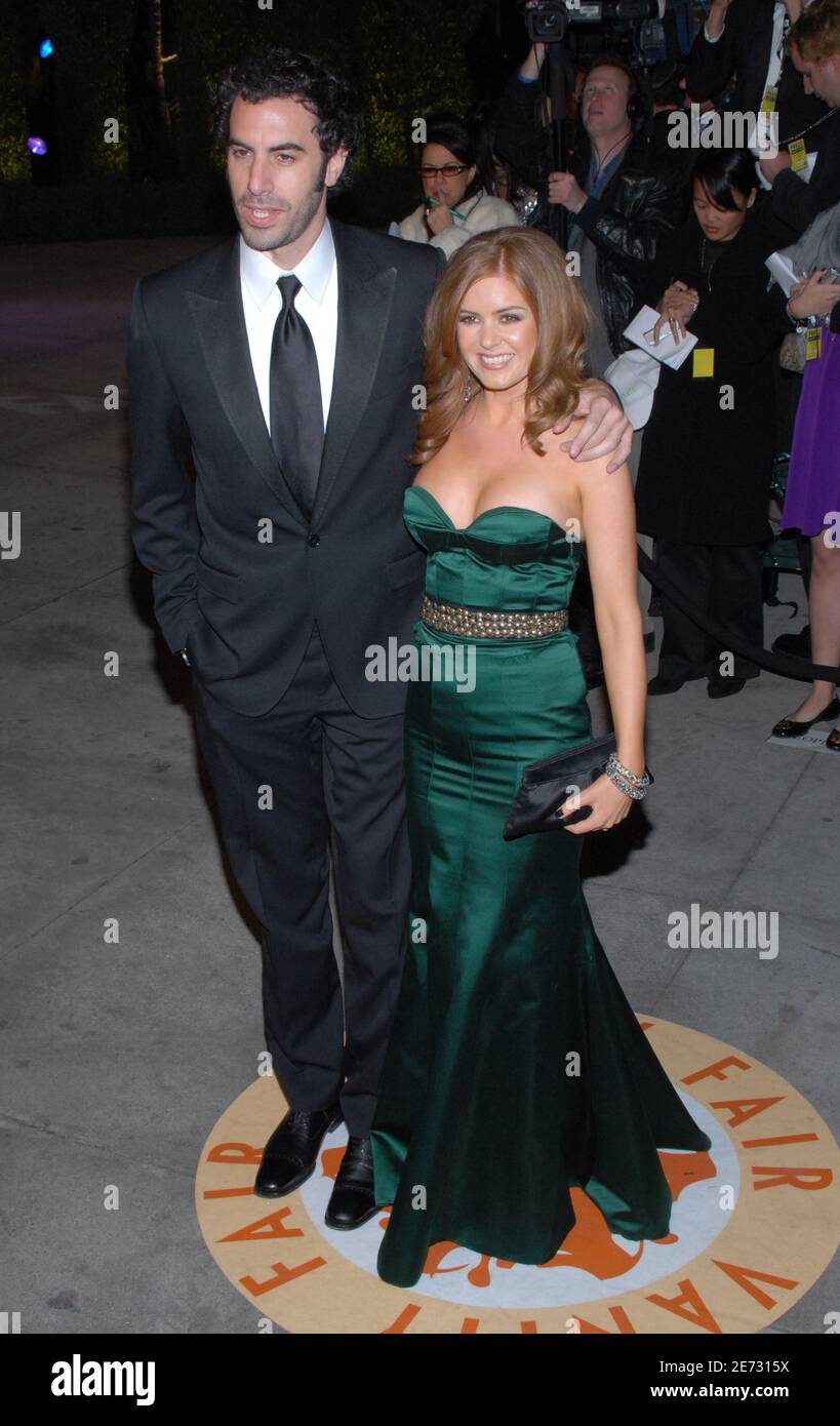Sacha Baron Cohen and Isla Fisher attend the 2007 Vanity Fair Oscar ...